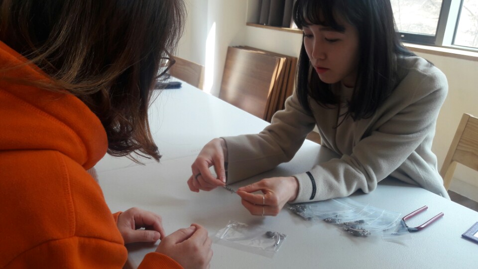 실내놀이터 3월 OneDay Class ‘예쁜 봄 팔찌 만들기’ | 원불교 강남교당